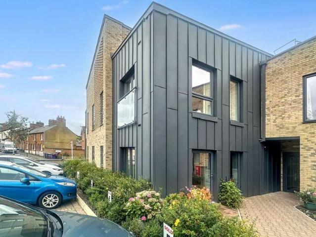 2 Bedroom Apartment Flat