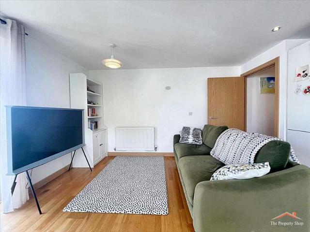 2 Bedroom Apartment Flat