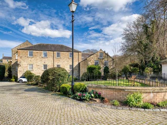 2 Bedroom Apartment Flat