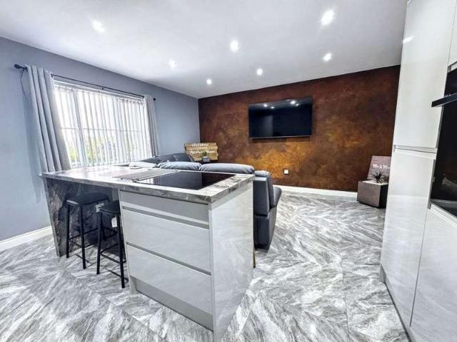 2 Bedroom Apartment Flat