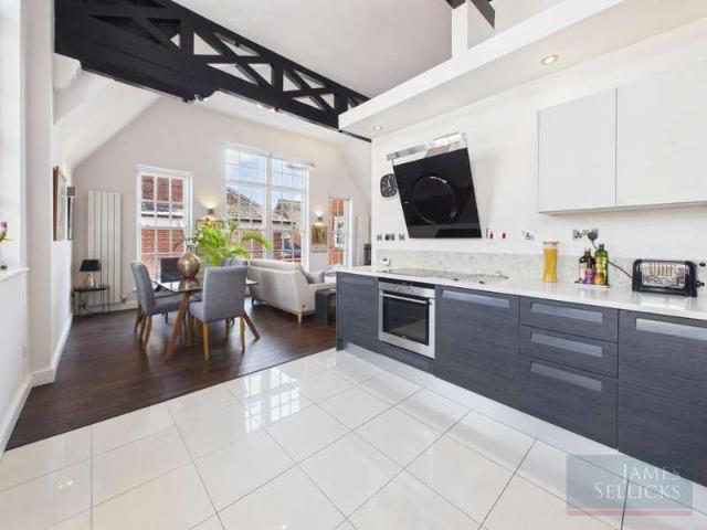 2 Bedroom Apartment Flat