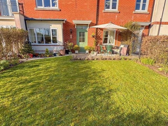 2 Bedroom Apartment Flat