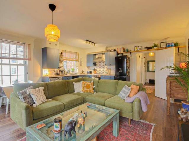 2 Bedroom Apartment Flat