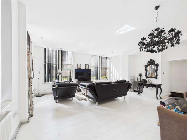2 Bedroom Apartment Flat