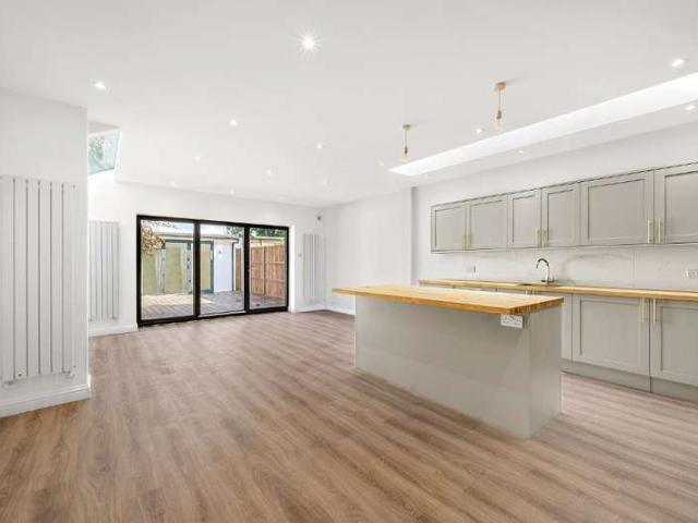 2 Bedroom Apartment Flat