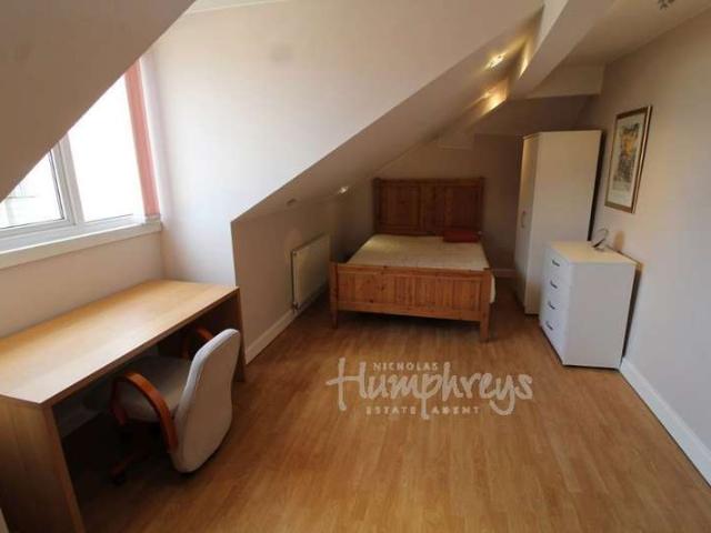 2 Bedroom Apartment Flat