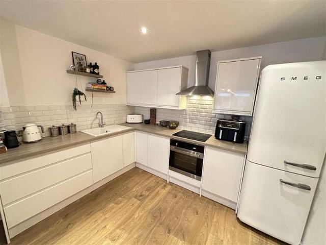 2 Bedroom Apartment Flat