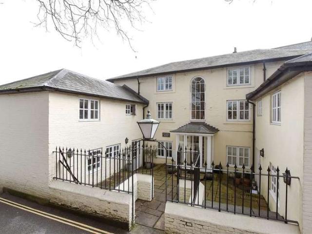 2 Bedroom Apartment Flat