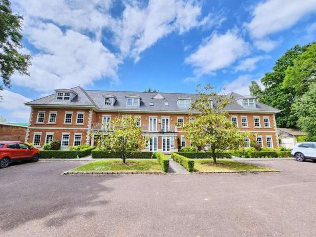 2 Bedroom Apartment Flat