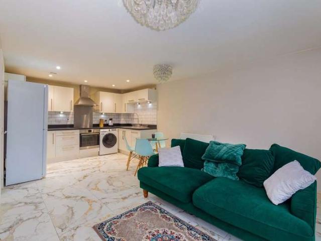 2 Bedroom Apartment Flat