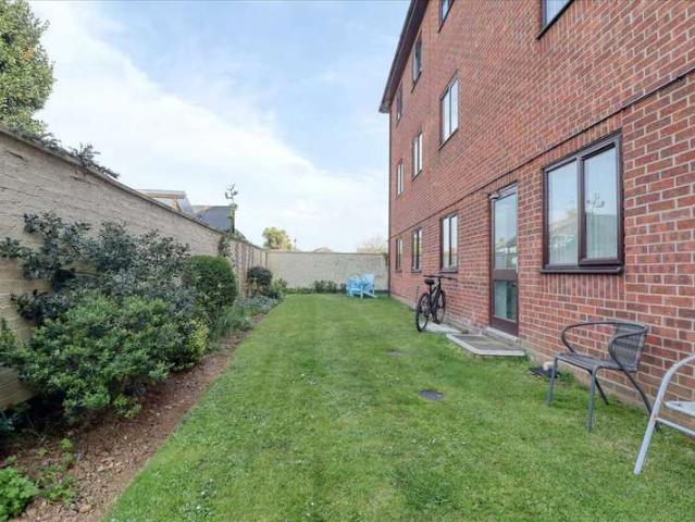 2 Bedroom Apartment Flat