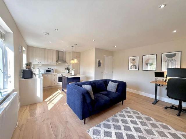 2 Bedroom Apartment Flat