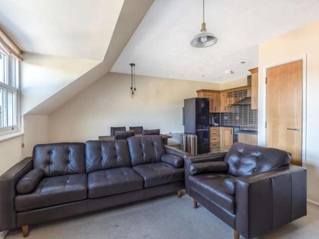 2 Bedroom Apartment Flat