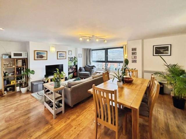 2 Bedroom Apartment Flat