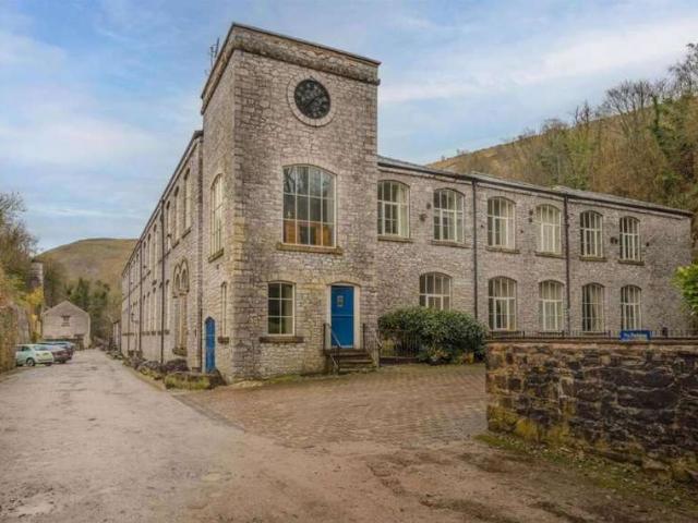 2 Bedroom Apartment Flat