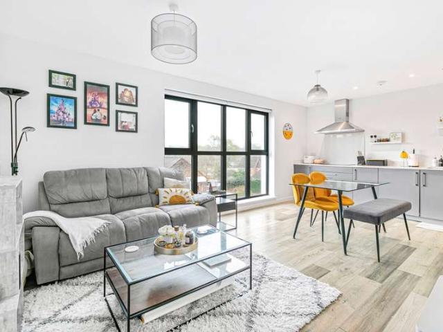 2 Bedroom Apartment Flat