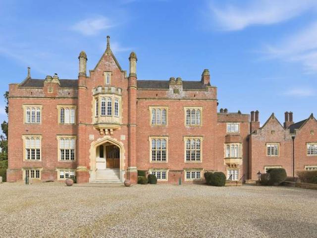 2 Bedroom Apartment Flat