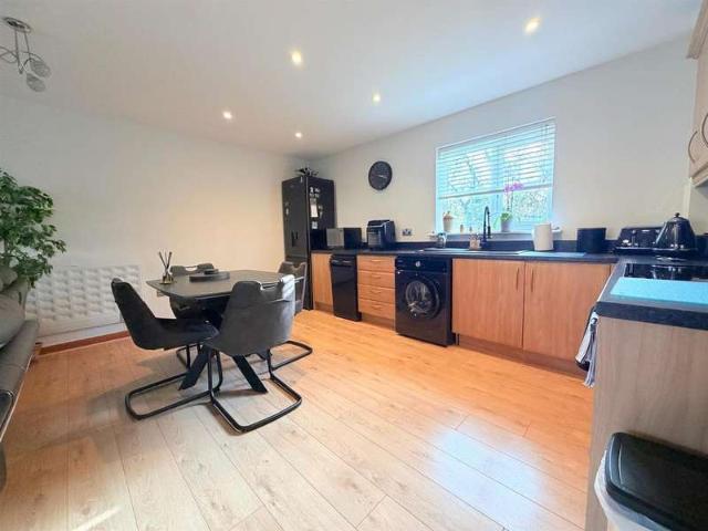 2 Bedroom Apartment Flat