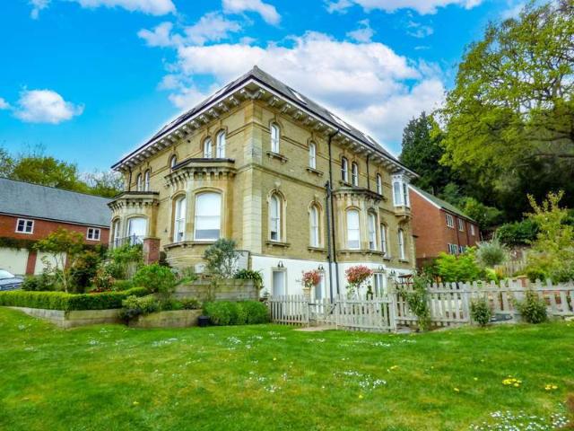 2 Bedroom Apartment Flat