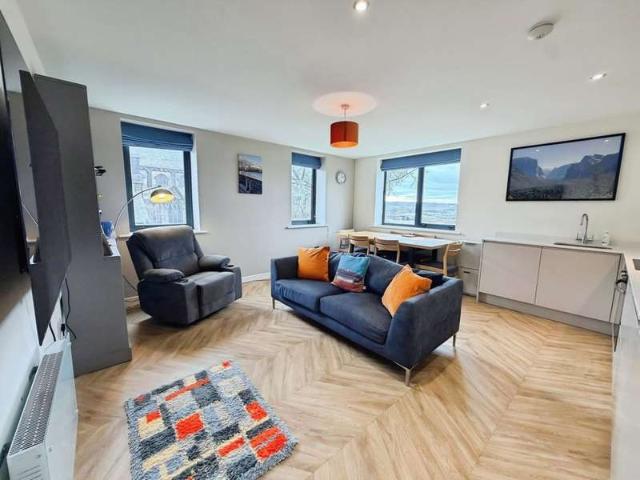 2 Bedroom Apartment Flat