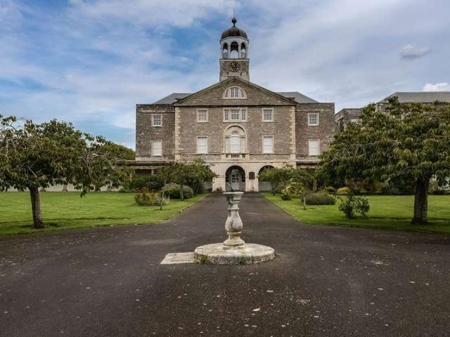 2 Bedroom Apartment Flat