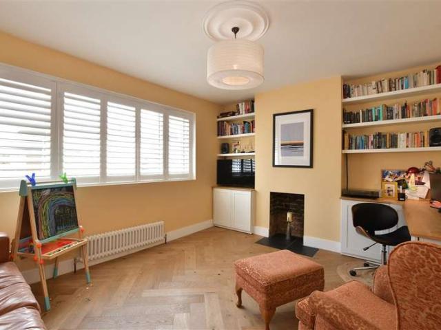 2 Bedroom Apartment Flat