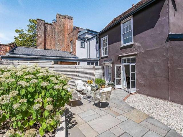 2 Bedroom Apartment Flat