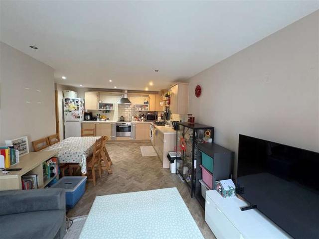 2 Bedroom Apartment Flat
