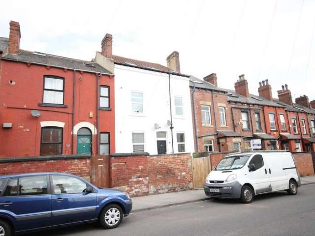 2 Bedroom Apartment Flat