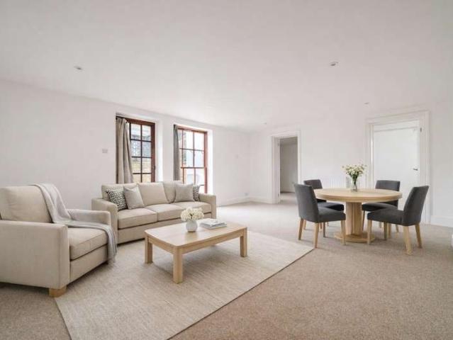 2 Bedroom Apartment Flat