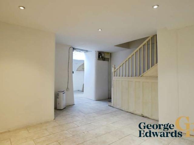 2 Bedroom Apartment Flat