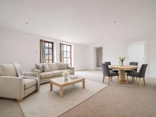 2 Bedroom Apartment Flat