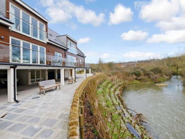 2 Bedroom Apartment Flat