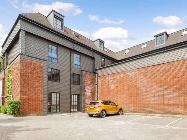 2 Bedroom Apartment Flat