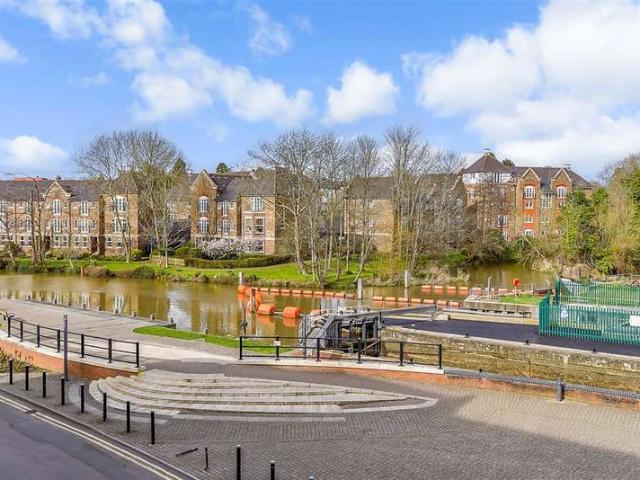 2 Bedroom Apartment Flat