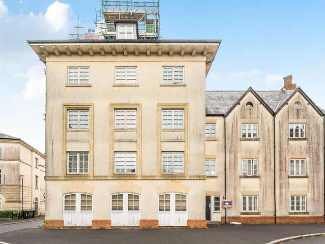 2 Bedroom Apartment Flat