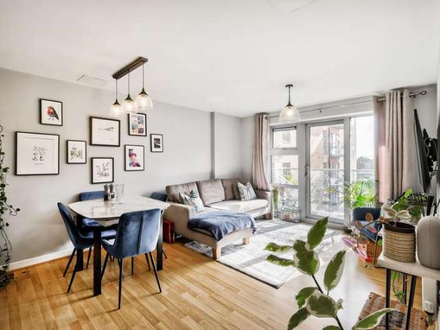 2 Bedroom Apartment Flat
