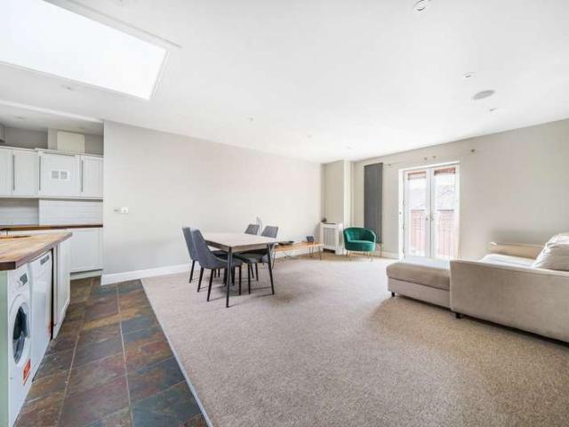 2 Bedroom Apartment Flat