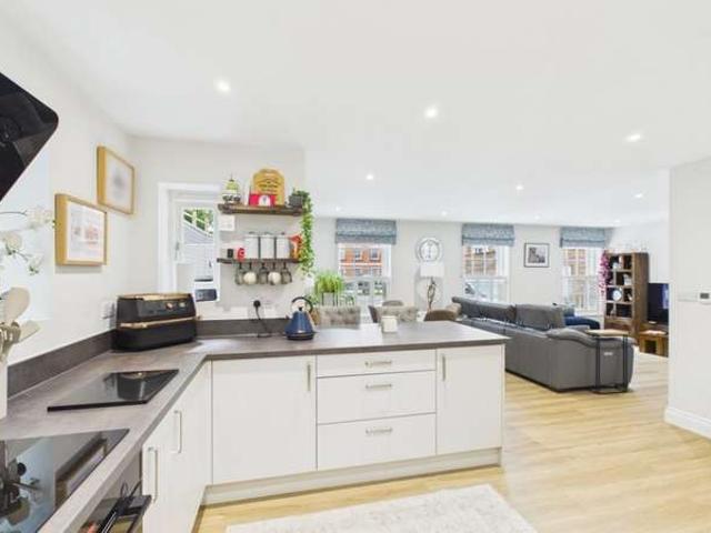 2 Bedroom Apartment Flat