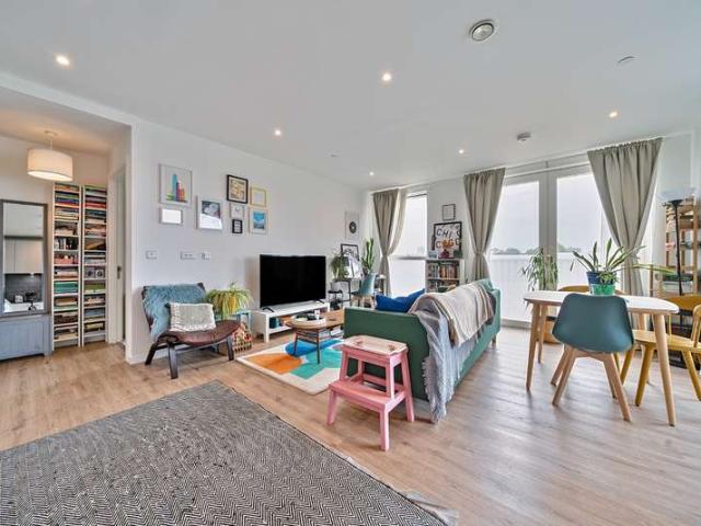 2 Bedroom Apartment Flat