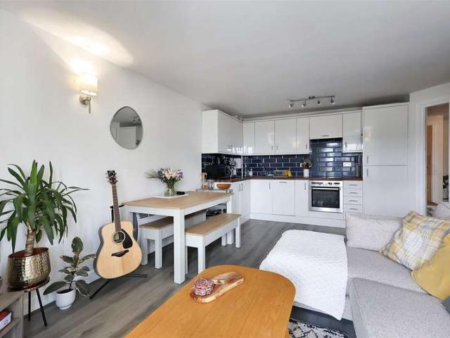 2 Bedroom Apartment Flat