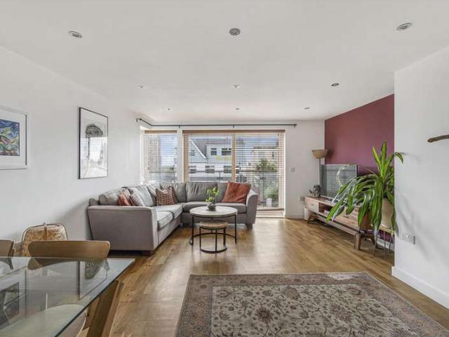 2 Bedroom Apartment Flat