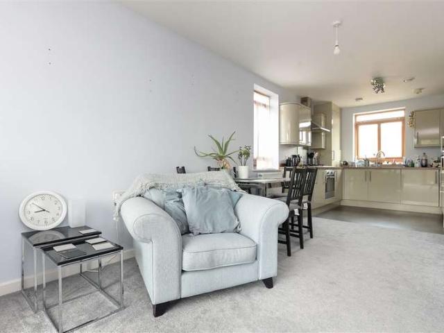 2 Bedroom Apartment Flat