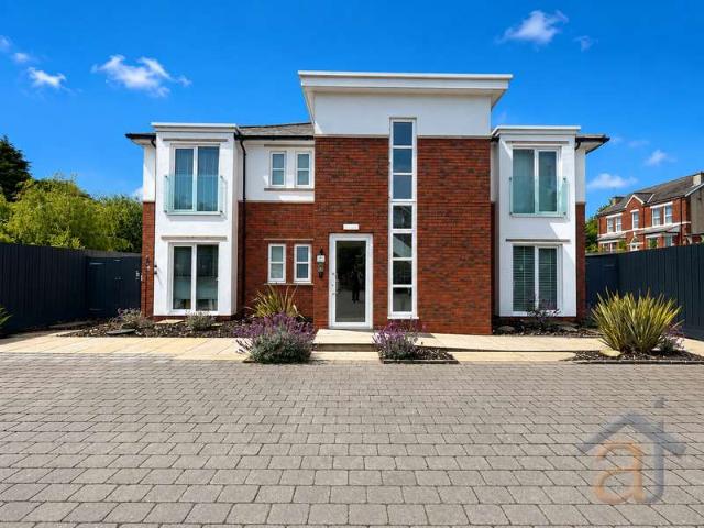 2 Bedroom Apartment Flat