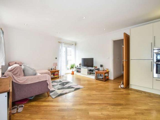 2 Bedroom Apartment Flat