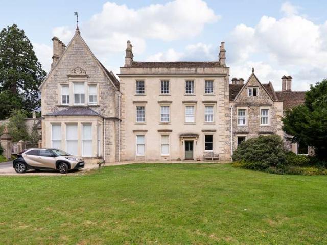 2 Bedroom Apartment Flat