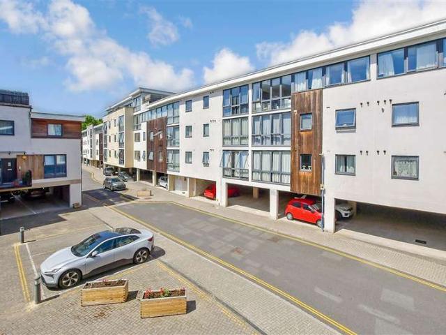 2 Bedroom Apartment Flat