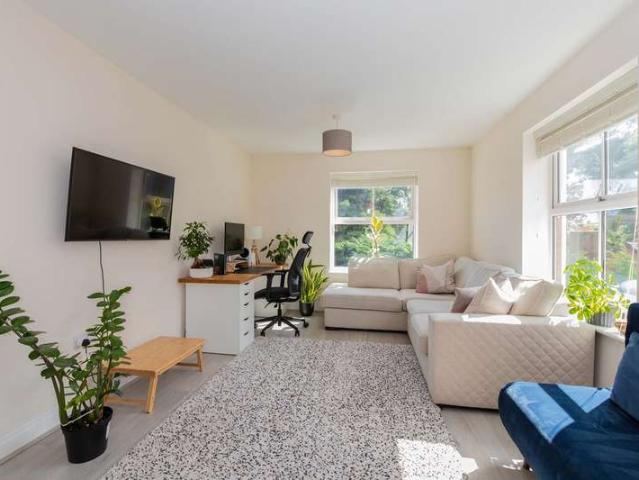 2 Bedroom Apartment Flat