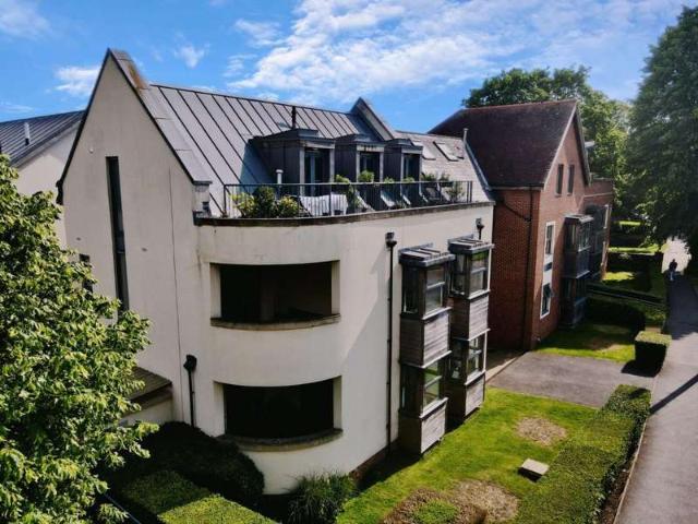 2 Bedroom Apartment Flat