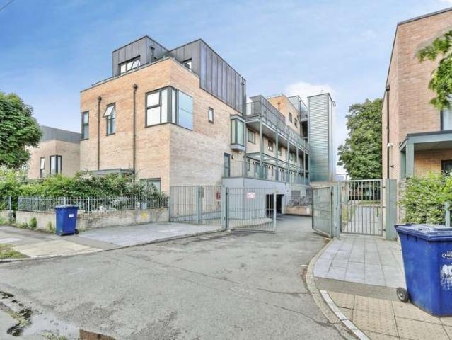 2 Bedroom Apartment Flat